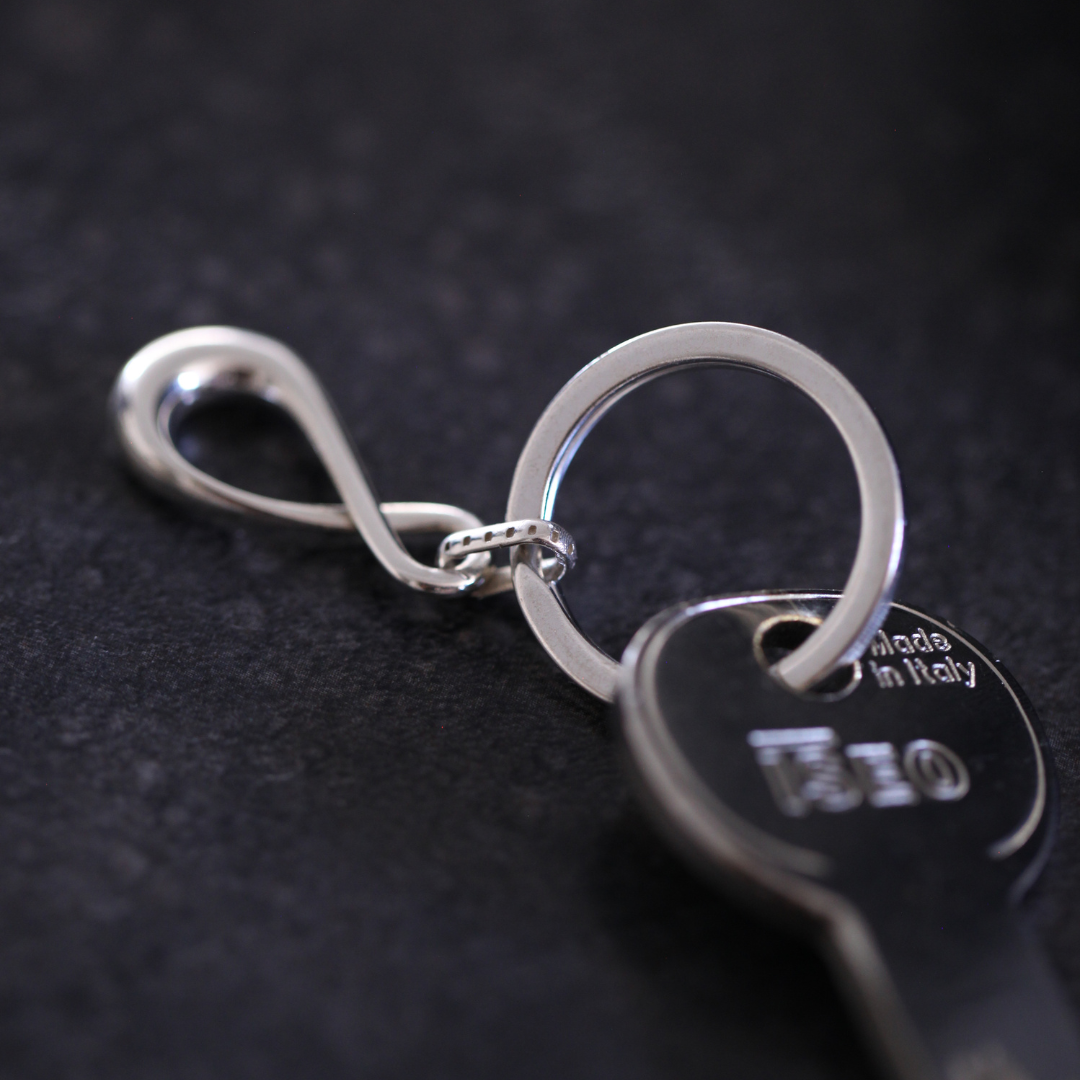 Straight 8 Infinity Keyring – From The Silver Screen